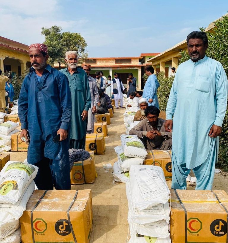 Distribution of ration packs among flood beneficiaries | PPHI Balochistan
